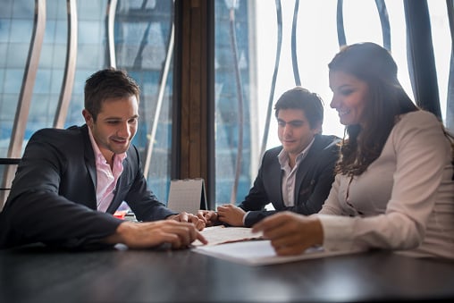 Cómo establecer las metas de una empresa (y ejemplos para inspirarte)